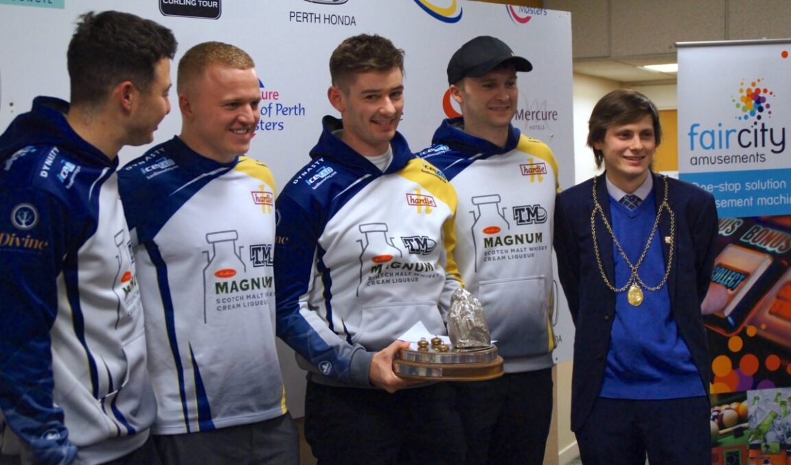 Mouat vs Retornaz A New Curling Thing? | Mercure Perth Masters